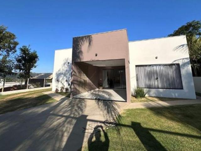 Casa em condomínio fechado com incrível acabamento