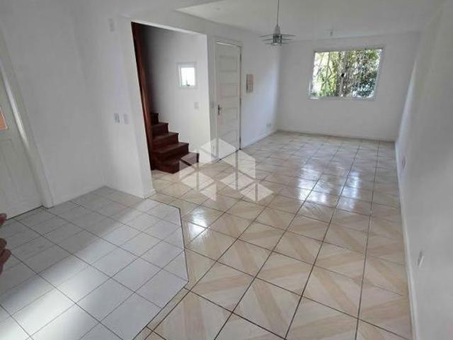 Casa em condomínio fechado com infraestrutura completa e segurança 24h