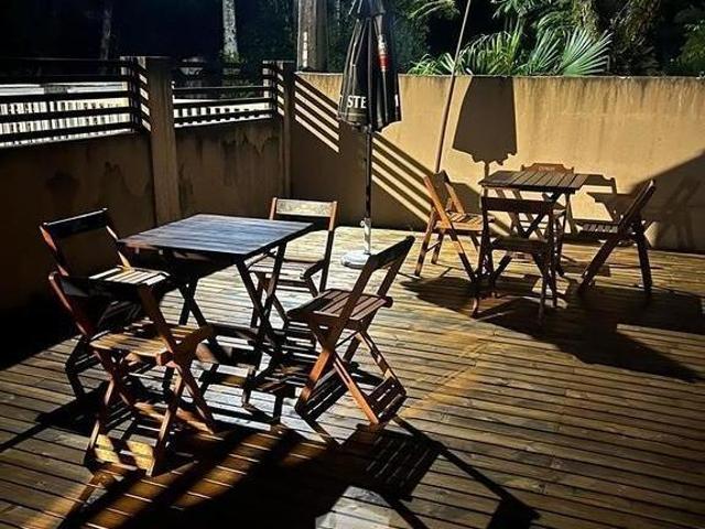 Casa em condomínio fechado, com piscina