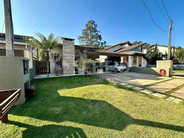 CASA EM CONDOMINIO FECHADO COM PISCINA EM VARGEM GRANDE. OPORTUNIDADE!