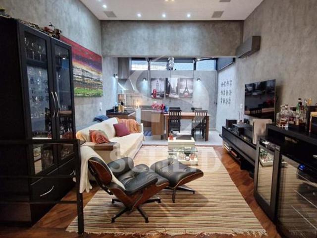 Casa em condomínio fechado com rooftop no Real Parque