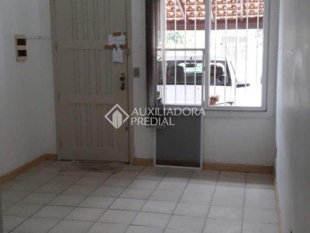 Casa em Condomínio Fechado com Vaga!