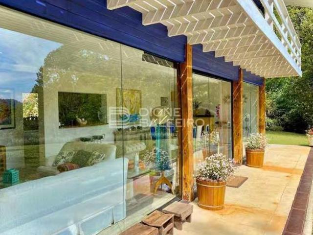 Casa em Condomínio fechado com vista para montanha