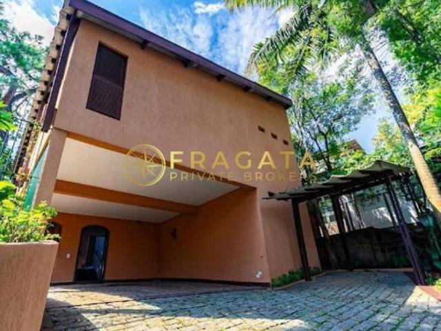 Casa em Condomínio Fechado com Vista para o Jóquei 3 Dormitórios, 1 Suíte, 4 Vagas e 250m² Constr