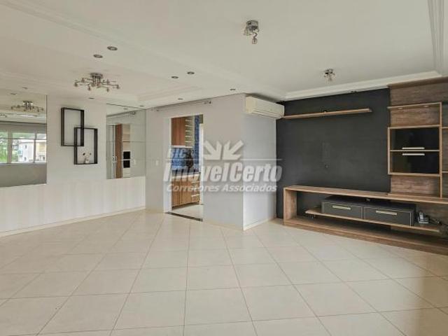 Casa em condomínio fechado de 196 m² com 3 dormitó
