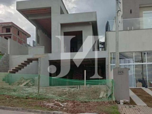 Casa em condomínio fechado de 230m², com 3 Suítes e 2 Vagas no Condomínio Aruã Brisas