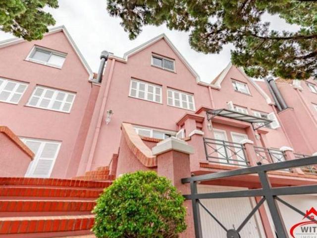 Casa em condomínio fechado de 3 dormitórios no bairro Vila Assunção