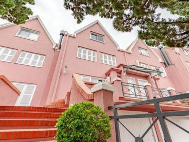 Casa em condomínio fechado de 3 dormitórios no bairro Vila Assunção