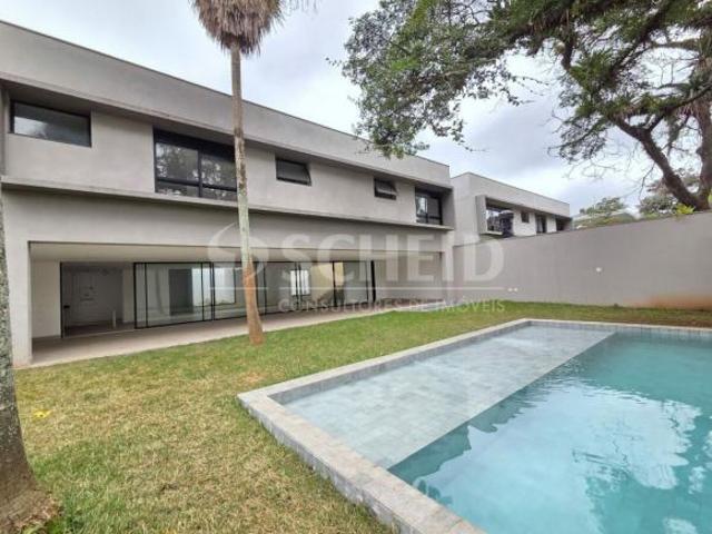 Casa em condomínio fechado e rua fechada !