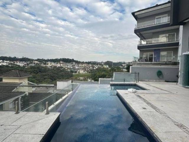 Casa em condomínio fechado em Arujá com 4 suítes, gourmet e 6 vagas