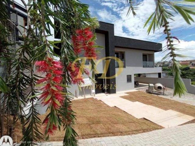Casa em Condomínio Fechado em Atibaia