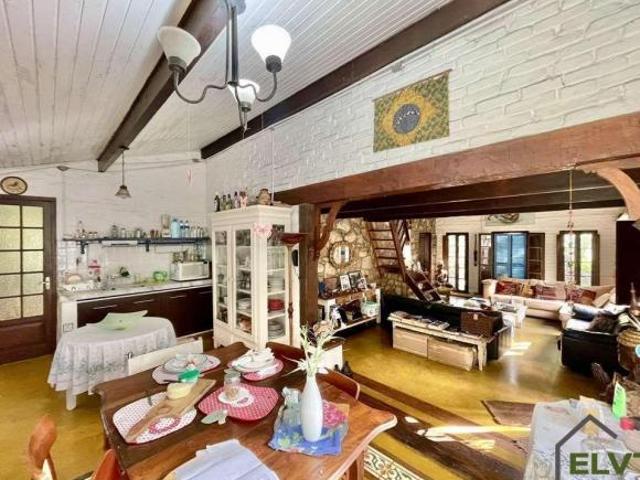 Casa em Condomínio Fechado em Embu das Artes | 3 Quartos 1 Suíte e 8 Vagas