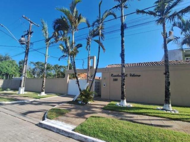 Casa em Condomínio Fechado em Excelente Localização