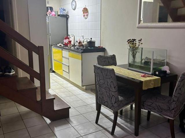 Casa em condomínio fechado em excelente localização