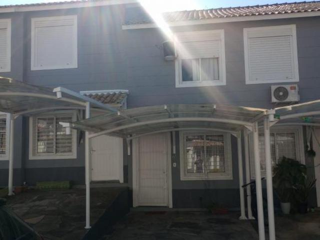Casa em condomínio fechado em excelente localização