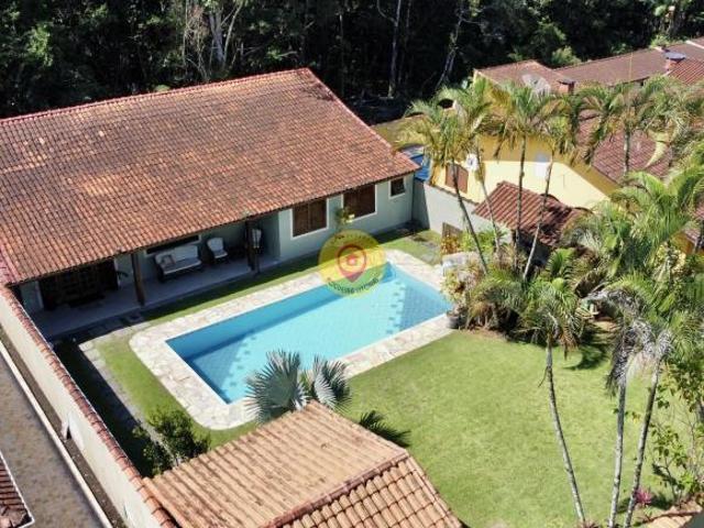 Casa em condomínio fechado, em harmonia com a Mata Atlântica