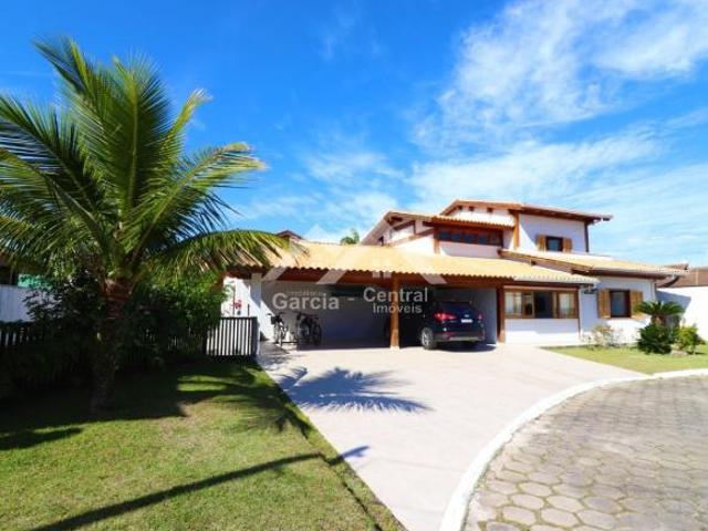 Casa em condomínio fechado em Peruíbe