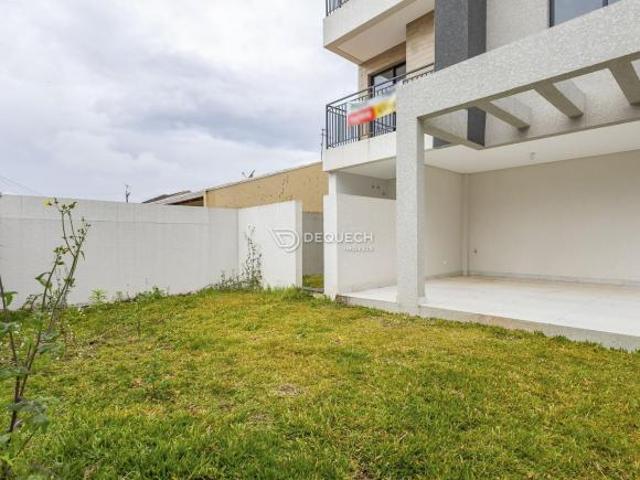 Casa em condomínio fechado em Santa Felicidade