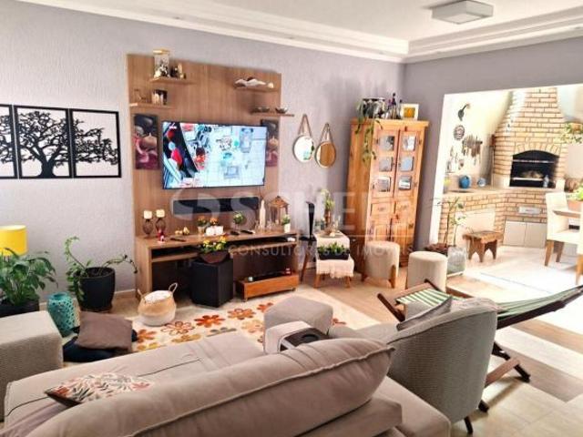 CASA EM CONDOMÍNIO FECHADO, EQUIPADA, PRONTA PARA MORAR!