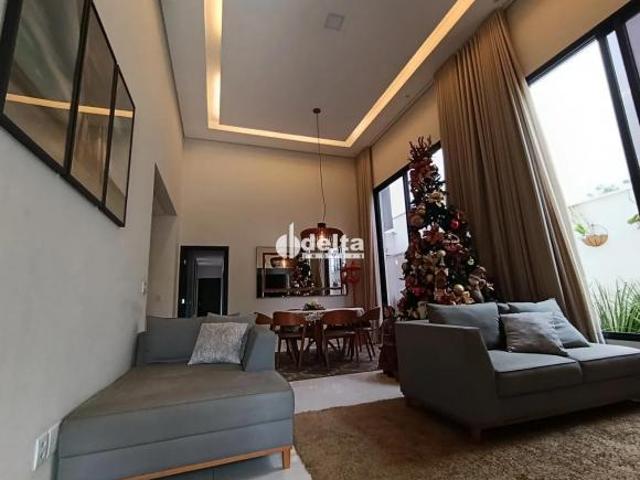 Casa em condomínio fechado fino acabamento para venda bairro Novo Mundo Uberlândia mg