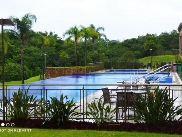 Casa em condomínio fechado infra de clube
