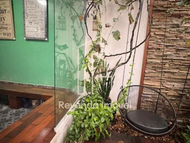 Casa em condomínio fechado Jardim Sandra, com 03 dormitórios