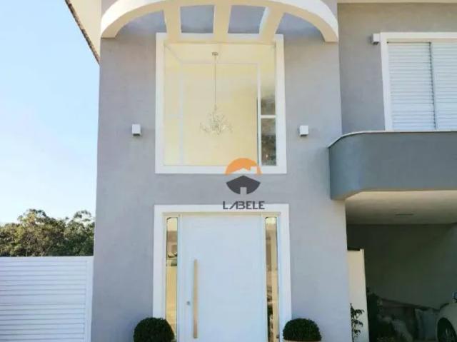 Casa em condomínio fechado, junto ao Cemucam