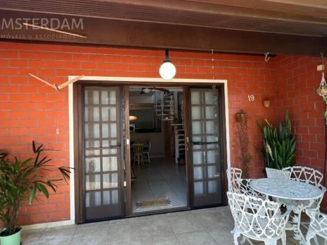 CASA EM CONDOMINIO FECHADO, MOBILIADA, CLIMATIZADA, UM VERDADEIRO RESORT