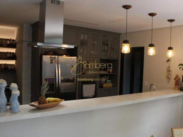 Casa em Condomínio Fechado, moderna com ambientes integrados