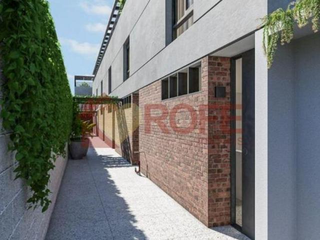 Casa em condomínio fechado na Vila Olímpia, são 2 suítes, 2 vagas + depósito