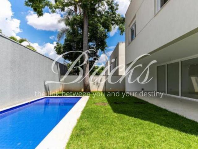 Casa em Condominio Fechado na Granja Julieta com 4 dormitórios e 5 vagas