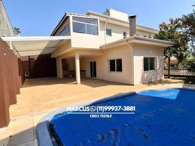 Casa em Condomínio Fechado na Granja Viana com 4 Suítes, 8 Vagas, Piscina. FL23