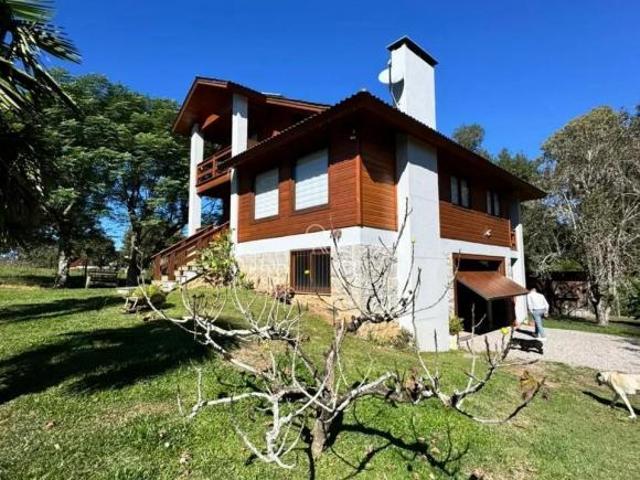 Casa em condomínio fechado, na Linha 40, em Caxias do Sul