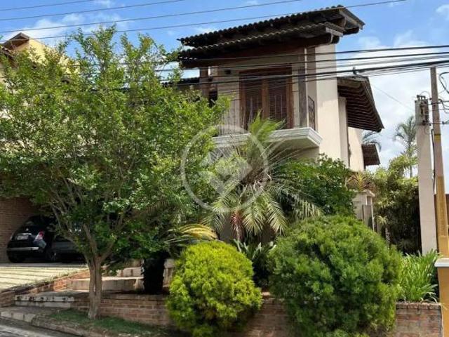 Casa em condomínio fechado na Malota