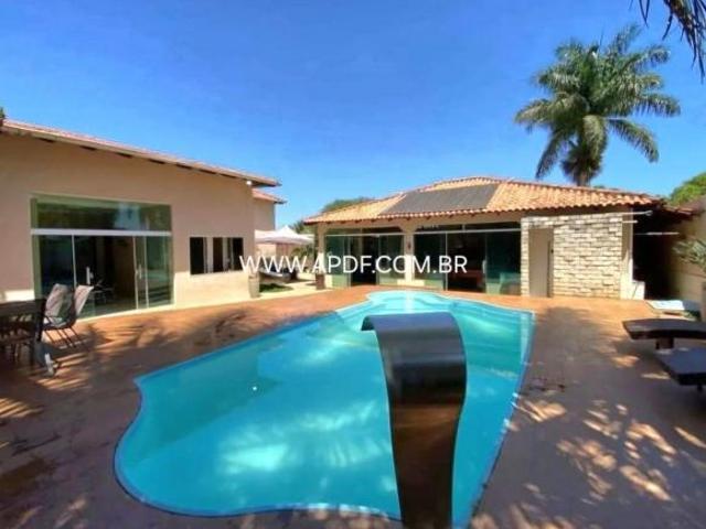Casa em Condomínio fechado na Rua do Jockey, Lote: 800m², área construída 650m²