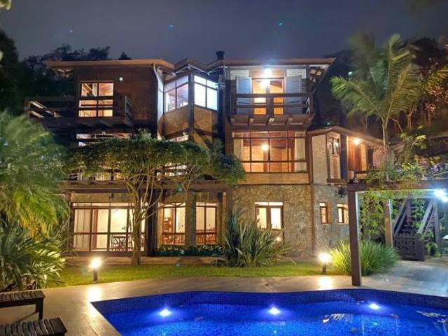 Casa em Condomínio fechado na Serra da Cantareira com Piscina e Lazer Completo