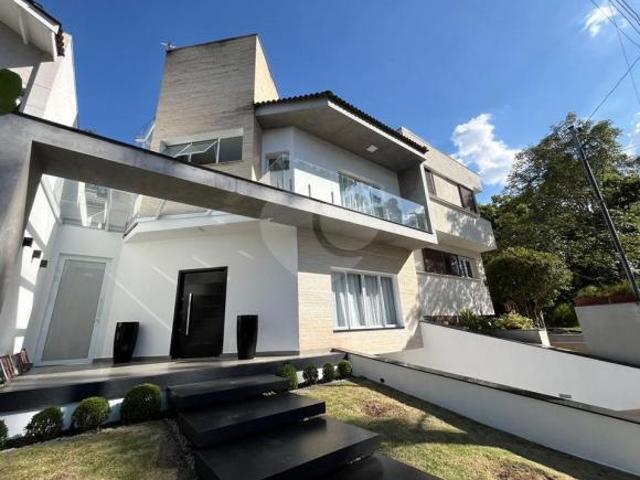 Casa em condomínio fechado no Tucuruvi com 480m2