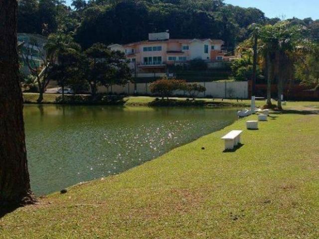 CASA EM CONDOMÍNIO FECHADO NO ARUJÁ, 05 SUÍTES, 14 VAGAS ! ! !