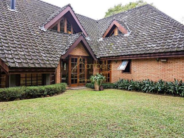 Casa em condomínio fechado com quadra de tênis, piscina e muita área verde no Alto da Boa Vista