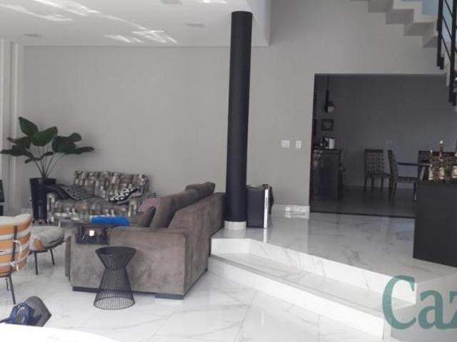 Casa em condomínio fechado no Jardim Floresta