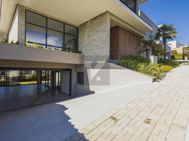Casa em condomínio fechado no São Braz