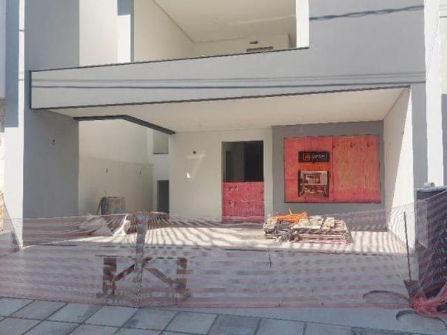 Casa em condomínio fechado Pateo Verde, 3 suítes sendo 1 master com sacada e 2 v