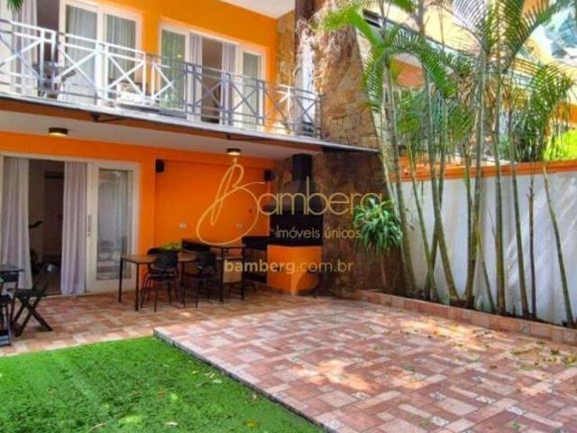 Casa em condomínio fechado, próxima ao Palácio do Governo