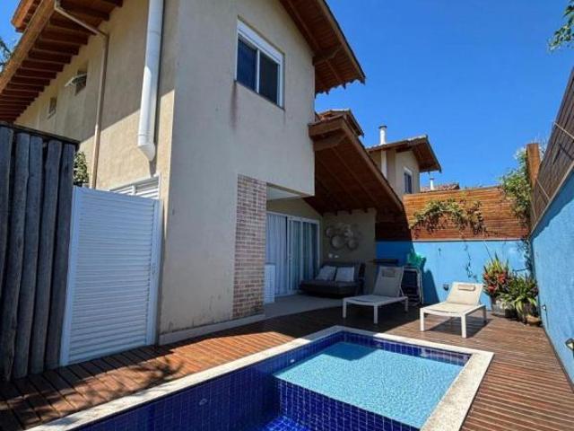 Casa em Condomínio Fechado | Praia de Camburi | 3 suítes | Piscina Privativa | 300m da praia