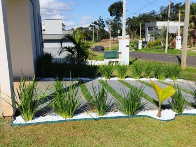 Casa em condomínio fechado, segurança 24hs, clube c/áreas verdes e lago
