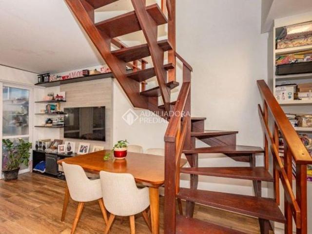 Casa em condomínio fechado, sobrado de 02 dormitórios com duas suítes, peças amplas com 108,15m² pri