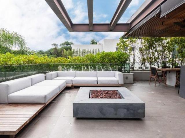 Casa em condomínio fechado/Alto de Pinheiros/ 4 suítes/ 8 vagas/ 925 m²/frente ao Parque Vila Lobos