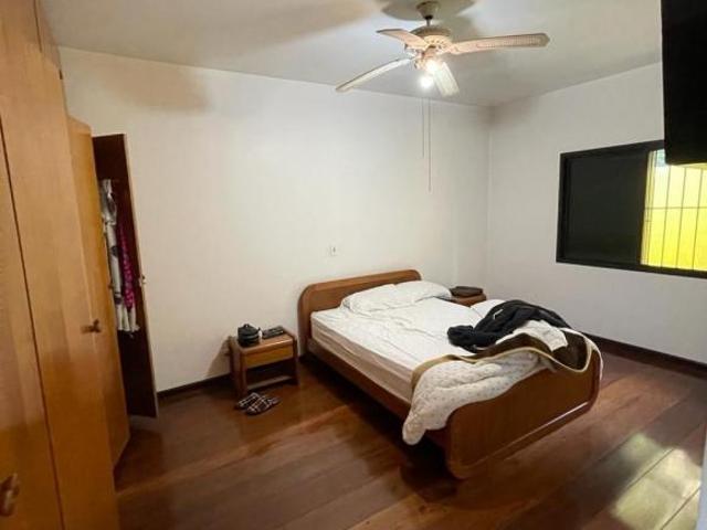 Casa em Condomínio Fino Acabamento, 3 Quartos, Piscina, Sauna e Casa de Caseiro