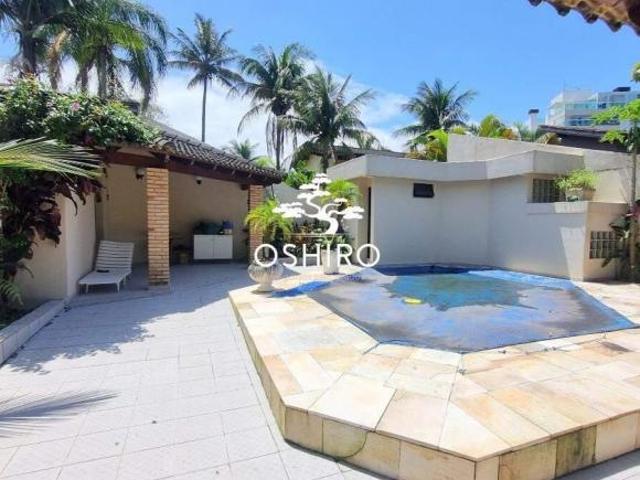 Casa em condominio frente mar