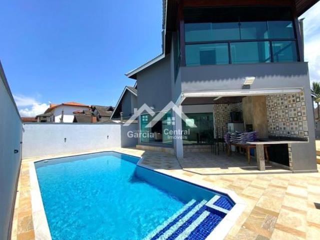 Casa em condomínio frente mar em Peruíbe